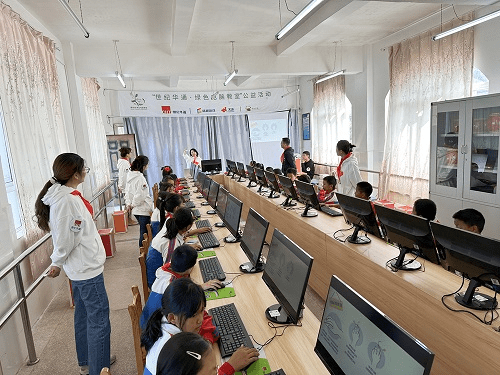 西南边陲的孩子们能用上电脑了！“绿色电脑教室”公益项目落地云南腾冲_世纪华通_公司_专业