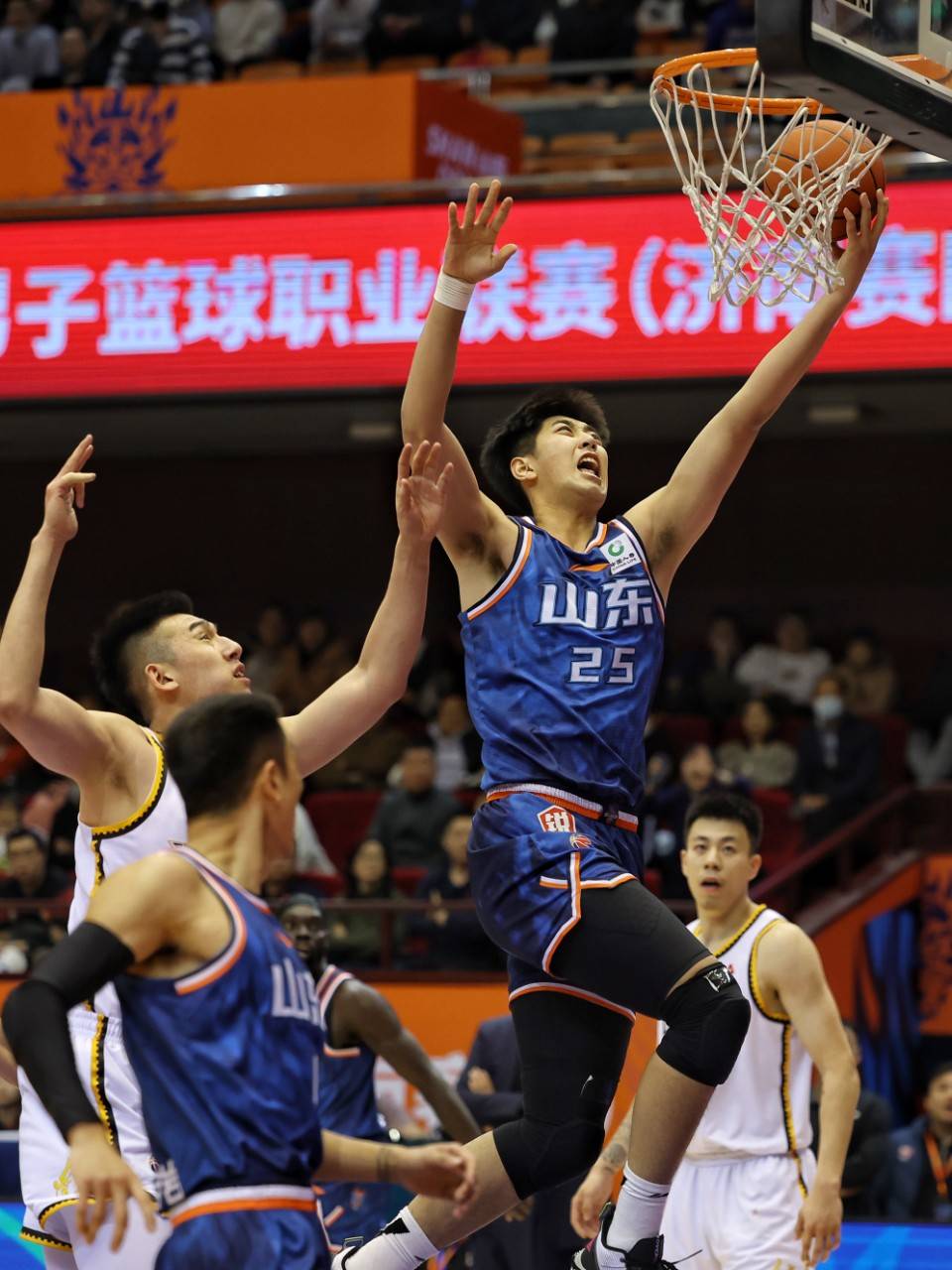 精彩瞬间！CBA常规赛，山东高速108:111惜败辽宁本钢_山东男篮_王鑫_摄影