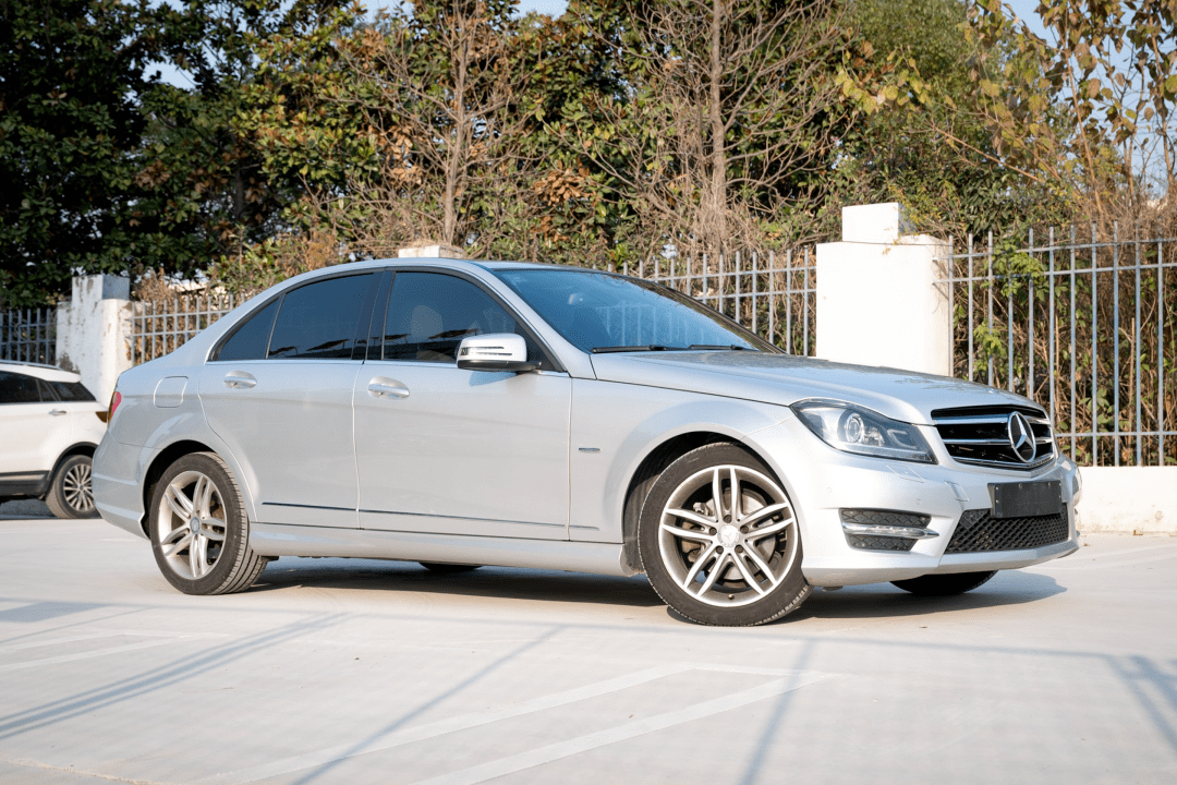 【路试笔记】舍不得开，舍不得带人，还舍不得换——二手奔驰W204代C260_搜狐汽车_搜狐网
