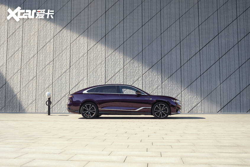 岚图追光PHEV正式上市 25.28万元起/拿捏“56E”_搜狐汽车_搜狐网